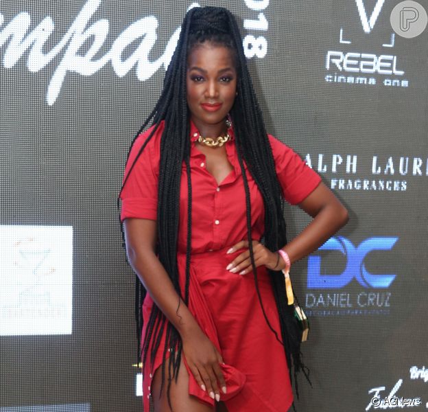 Cantora Iza revela paixão por botas over the knee: 'Mais de 50 pares ...