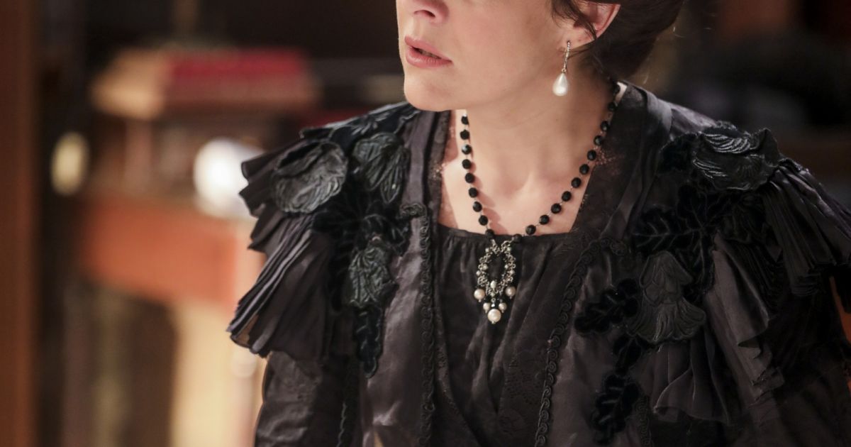 Julieta (Gabriela Duarte) conta ao Barão do Ouro Verde (Ary Fontoura ...