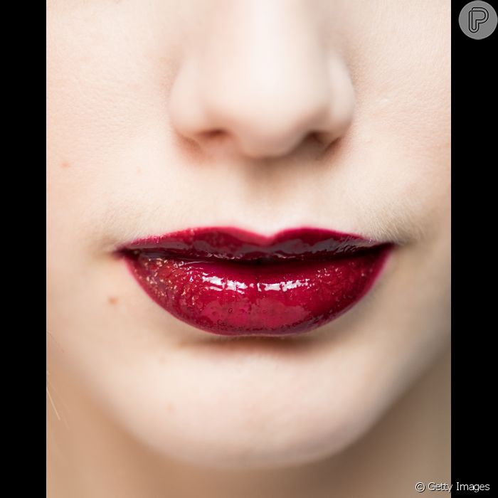 De acordo com o beauty artist, o batom matte dá lugar aos batons mais ...