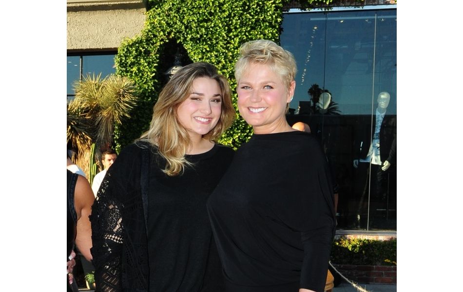 Sasha Meneghel faz tatuagem com a mãe, Xuxa, durante estadia da loira ...