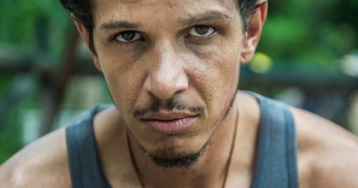 Zé Victor (Rafael Losso) leva surra de mulheres ao tentar matar Caetana ...