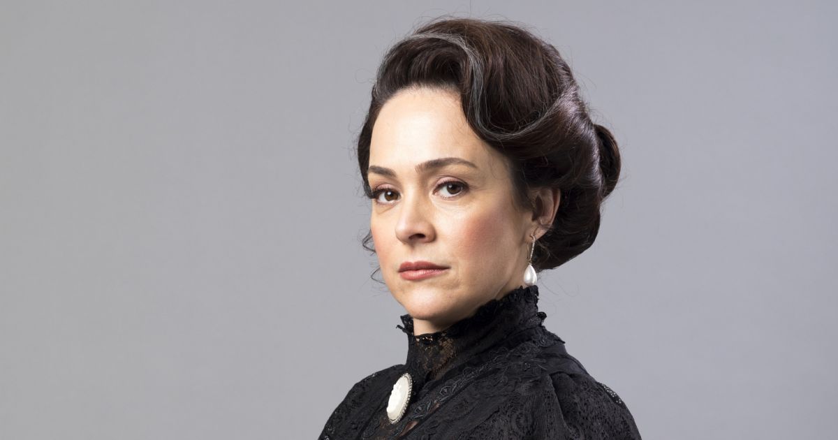 Julieta (Gabriela Duarte) ironiza quando recebe proposta de sociedade ...