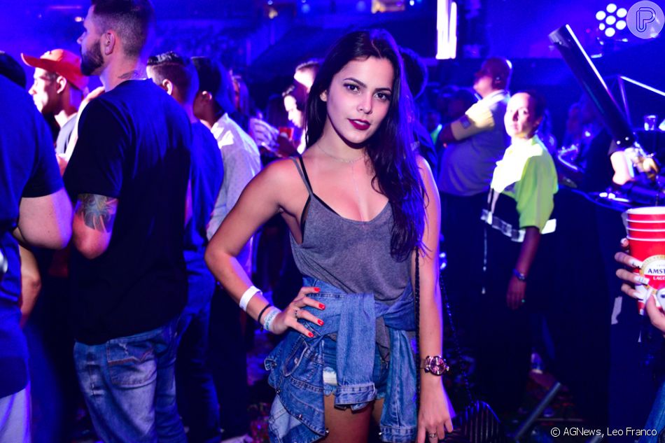 A ex-BBB Emilly Araújo escolheu um look confortável para o festival ...