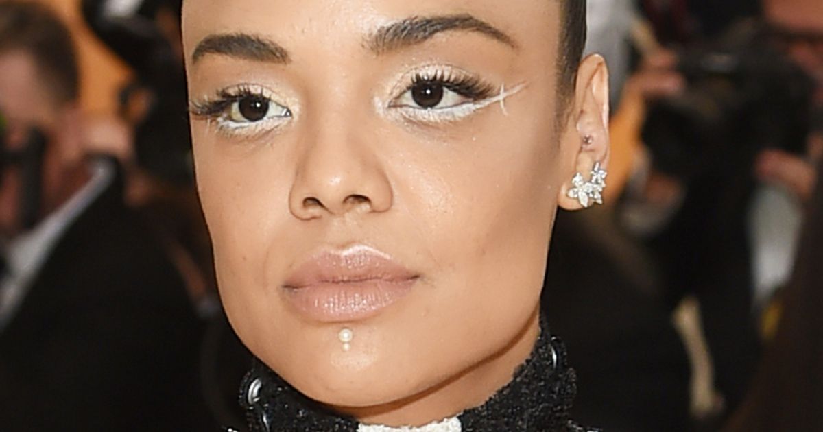 Tessa Thompson usou maquiagem inovadora no Met Gala 2018 - Purepeople