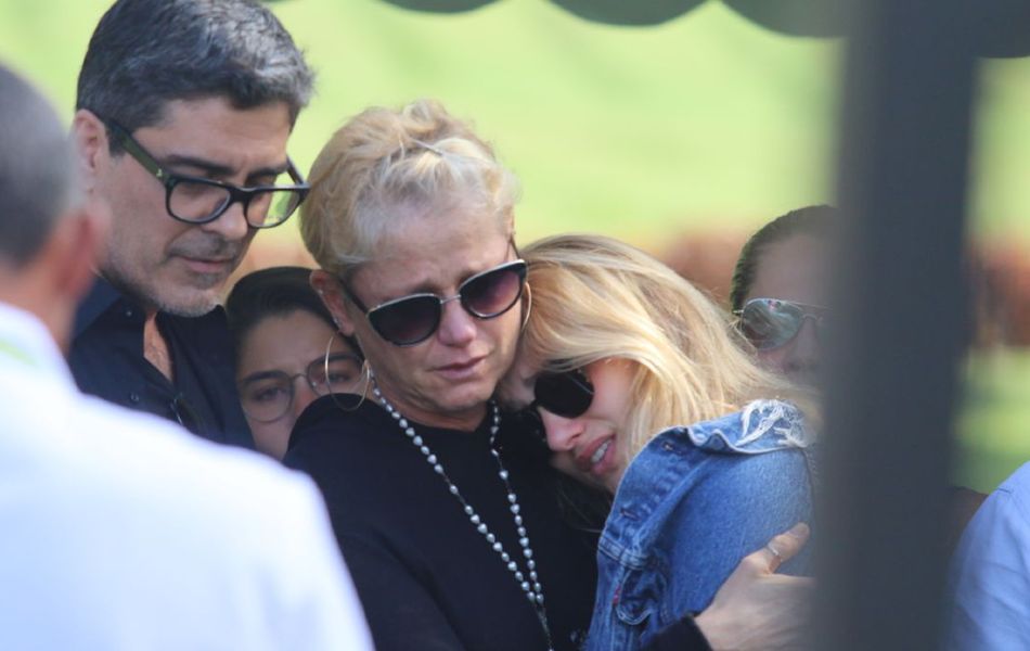 Xuxa e Sasha Meneghel recebem carinho de amigos e família em velório de ...