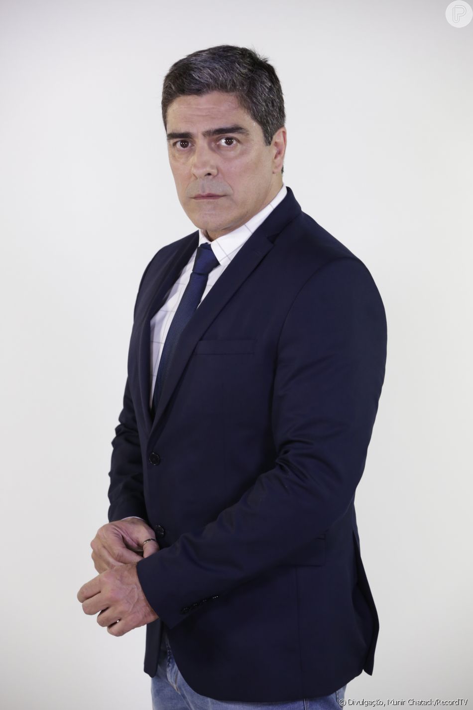 Arthur (Junno Andrade) decide pesquisar quem é favor da morte de ...