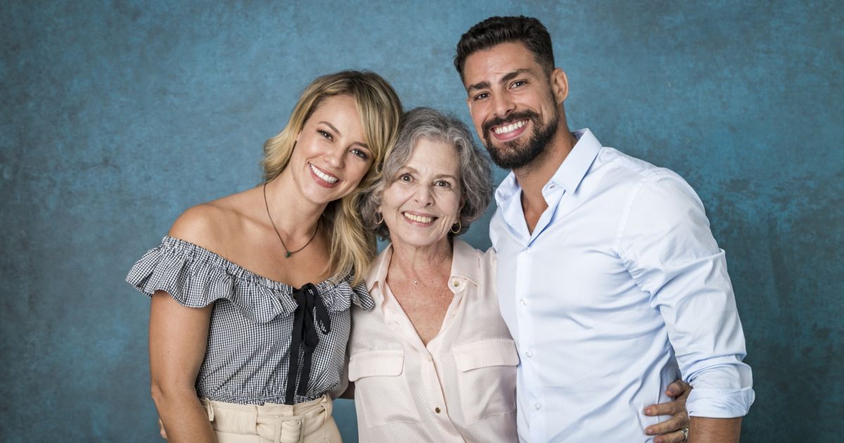 Paola Oliveira, Irene Ravach e Cauã Reymond durante encontro dos ...