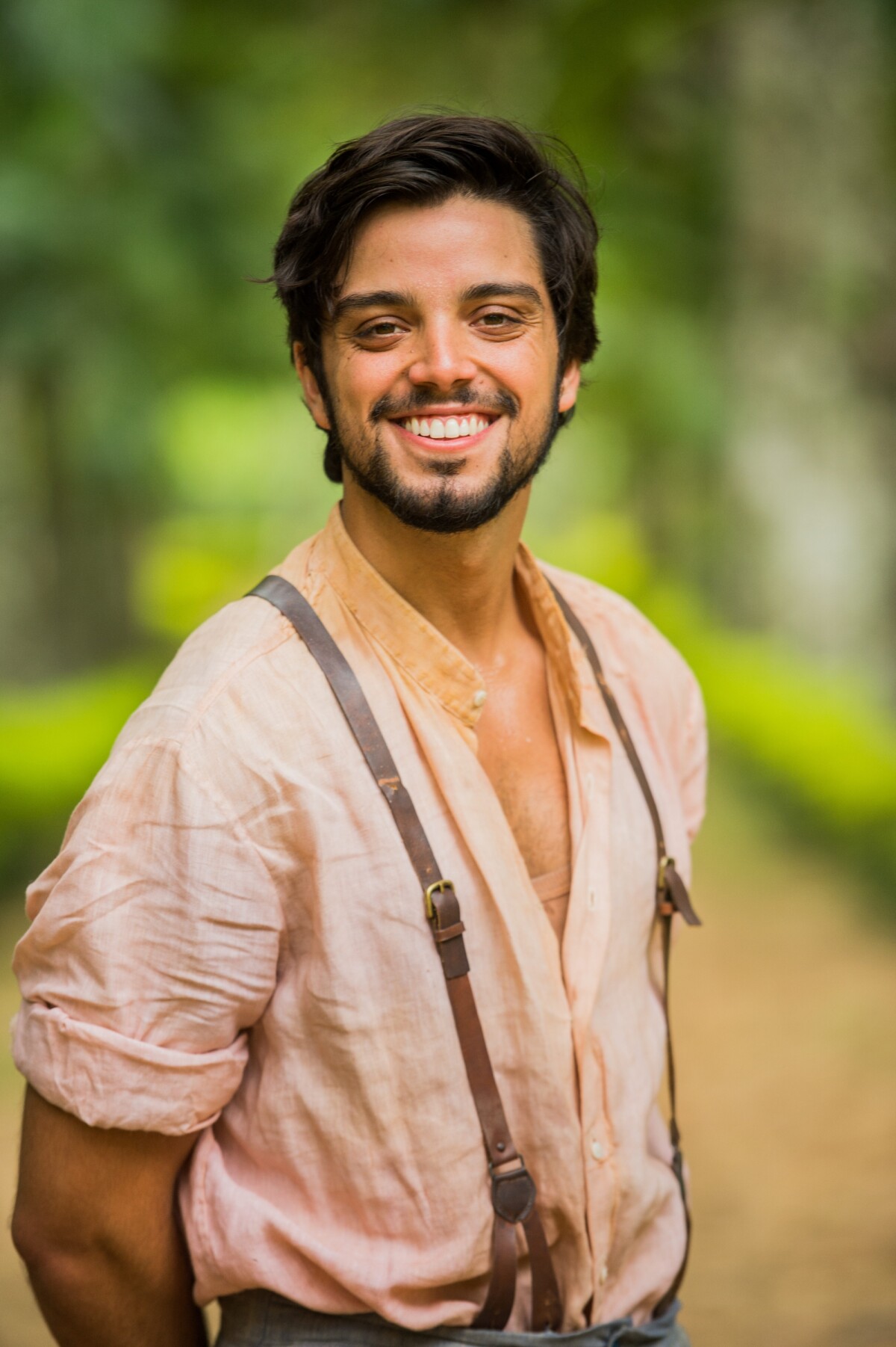 Foto: Ernesto (Rodrigo Simas) se surpreende com atitude de Ema (Agatha ...