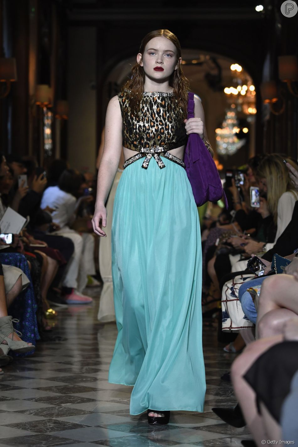 A atriz ruivinha interpreta a Max na série infanto-juvenil 'Stranger ...