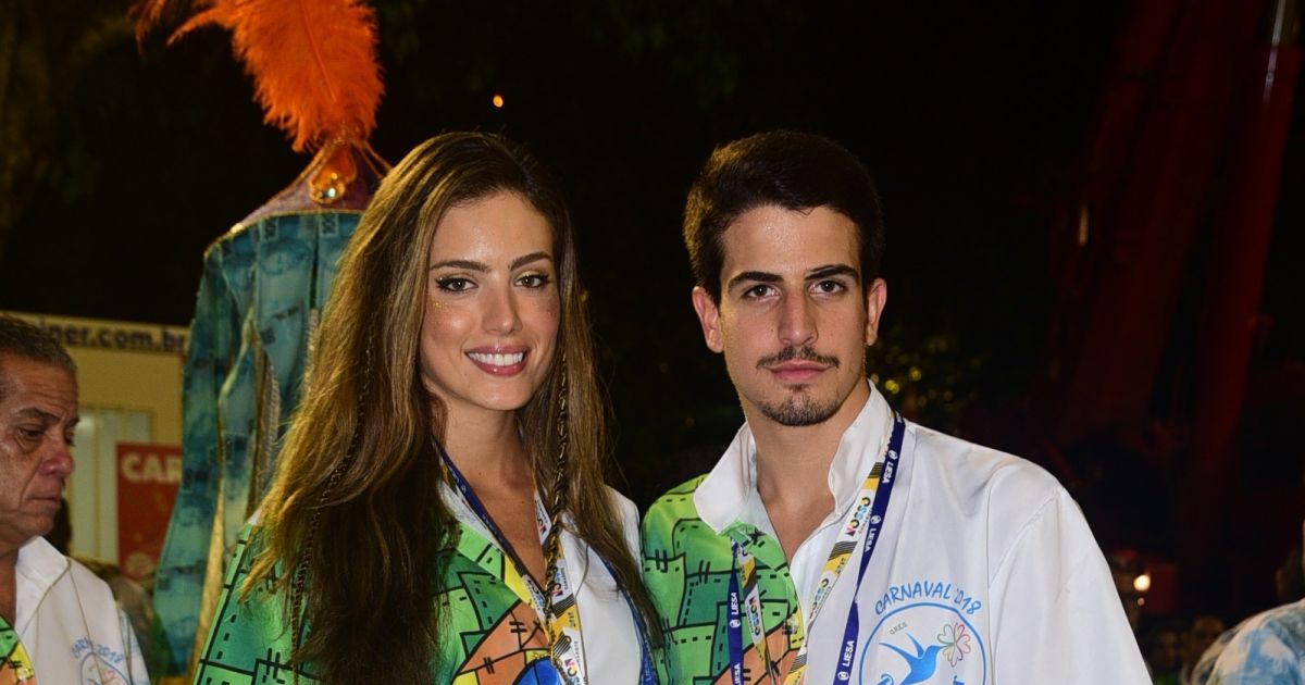 Enzo Celulari posa com Victoria Grendene no Carnaval do Rio de 2017 ...