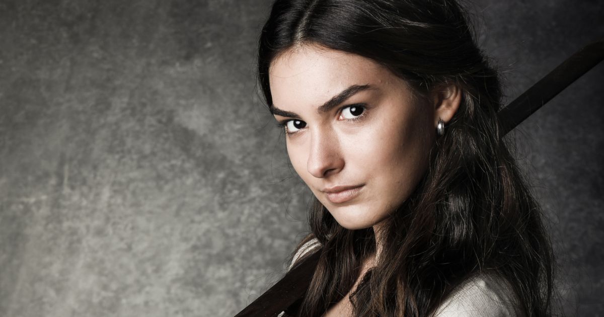 Selena (Marina Moschen) perde o pai, Otávio (Alexandre Borges), mas ...