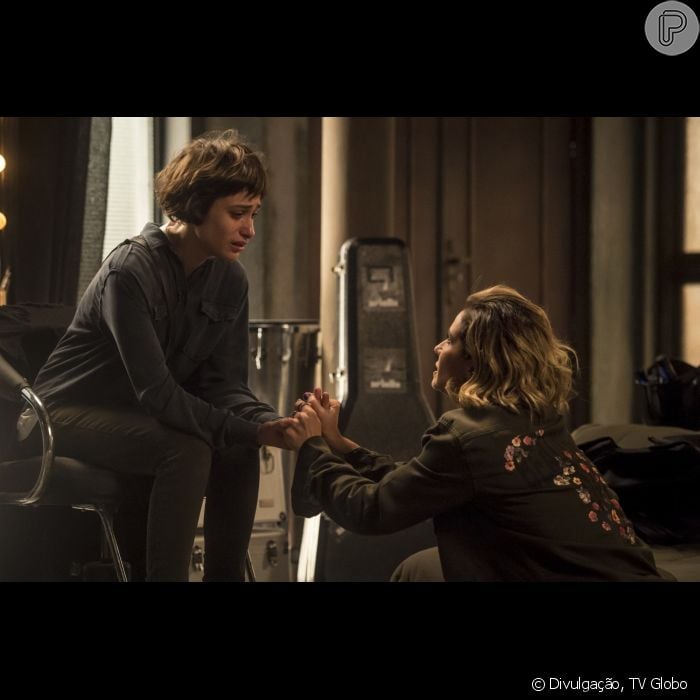 Manuela (Luisa Arraes) se desculpa com a mãe, Luzia (Giovanna Antonelli ...