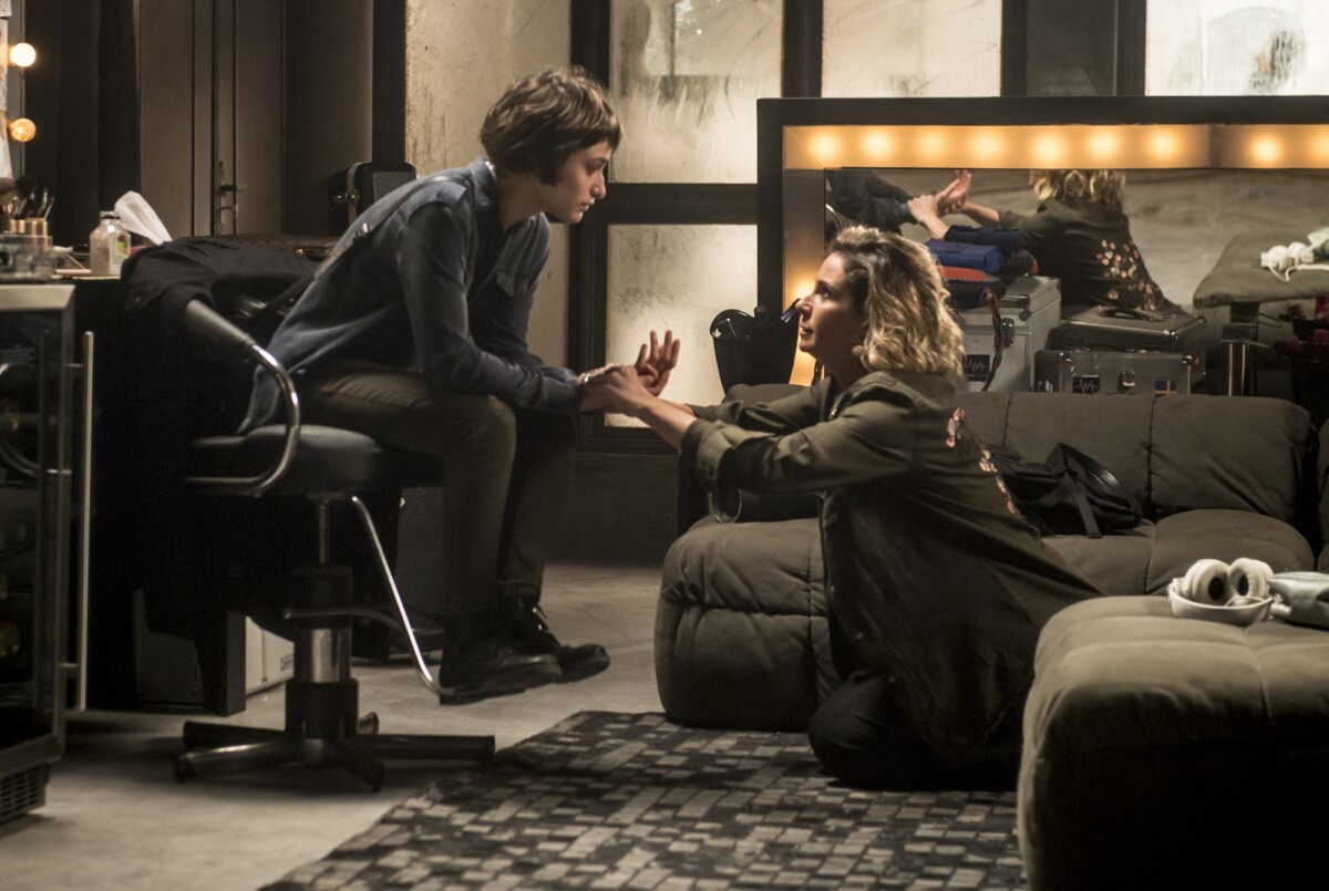 Foto: Luzia (Giovanna Antonelli) e Manuela (Luisa Arraes) se emocionam ...