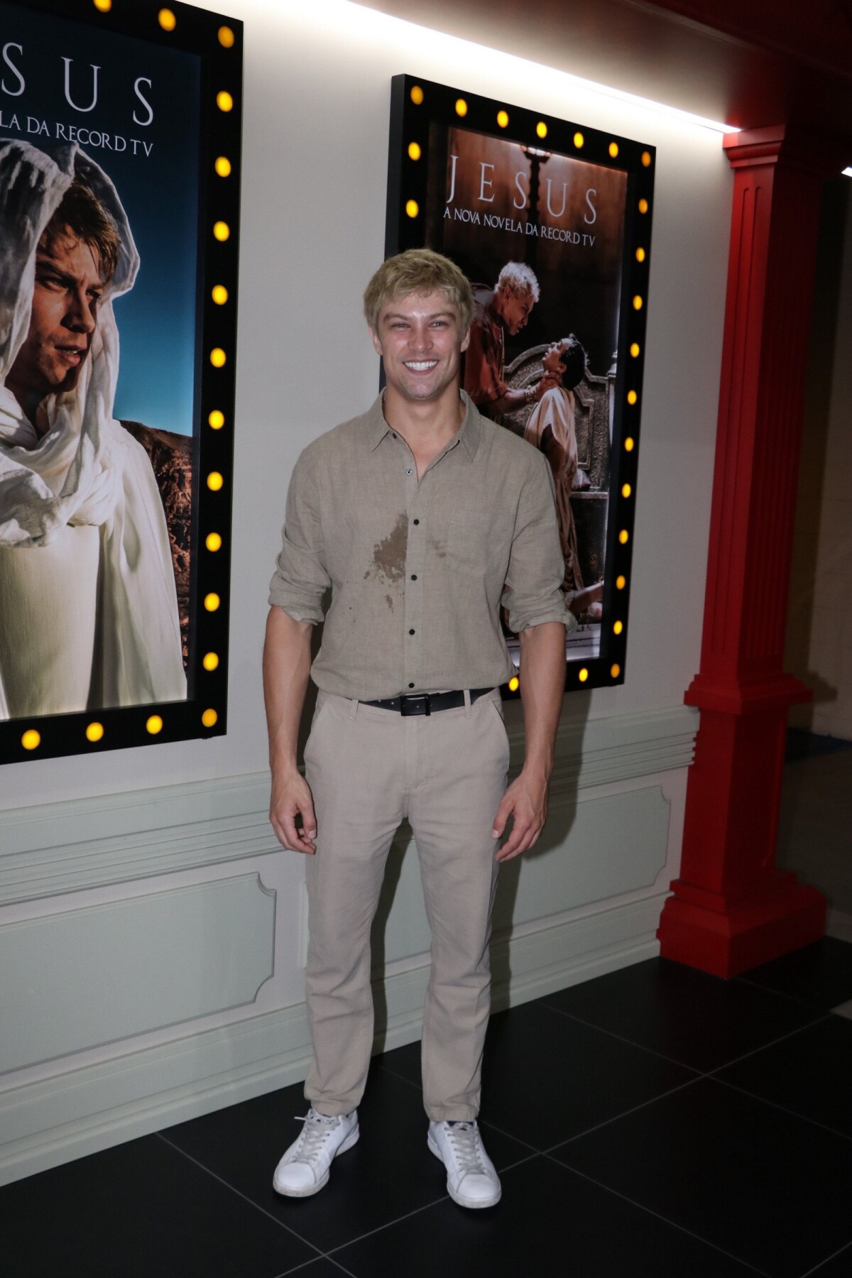 Foto: Raphael Sander indicou diferença entre atuar em novela de época e ...