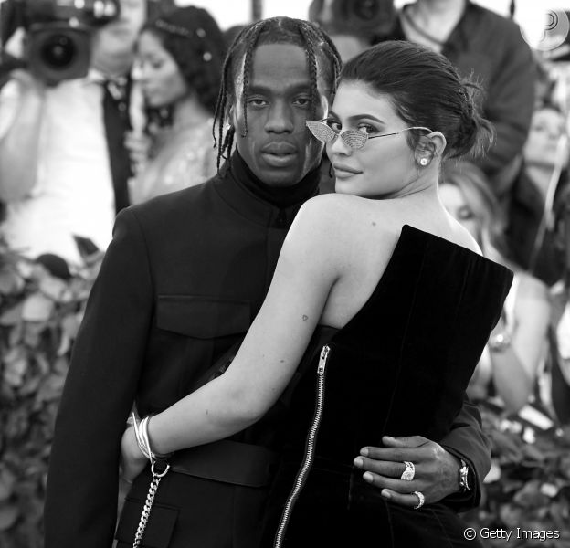Kylie Jenner e namorado, Travis Scott, mostram filha de 6 meses em ...