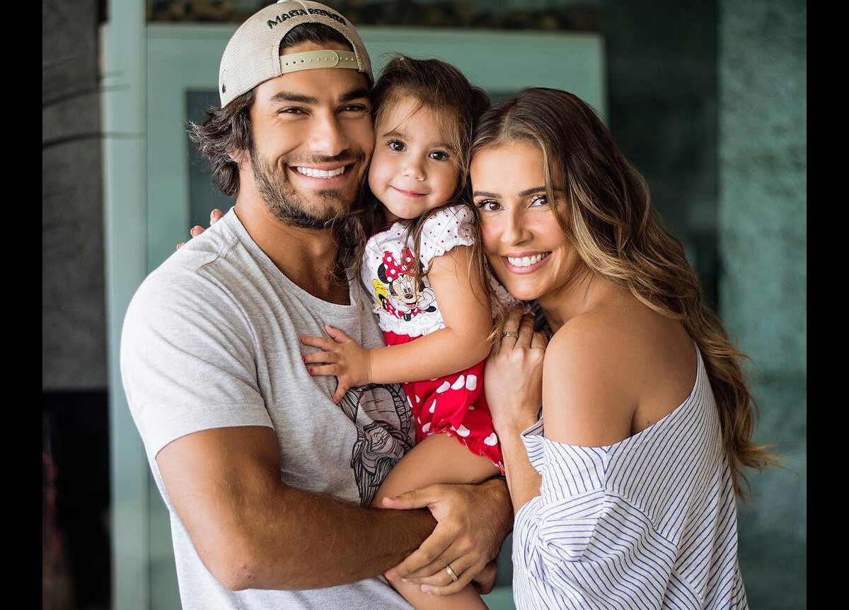 Foto: Maria Flor é fruto do casamento de Deborah Secco com Hugo Moura ...