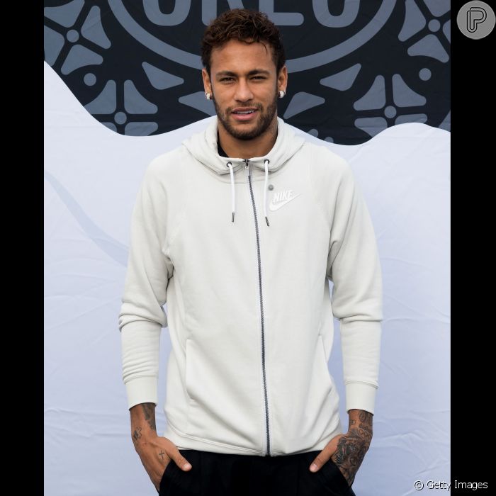 Neymar posa com modelo brasileira e fãs shippam - Purepeople