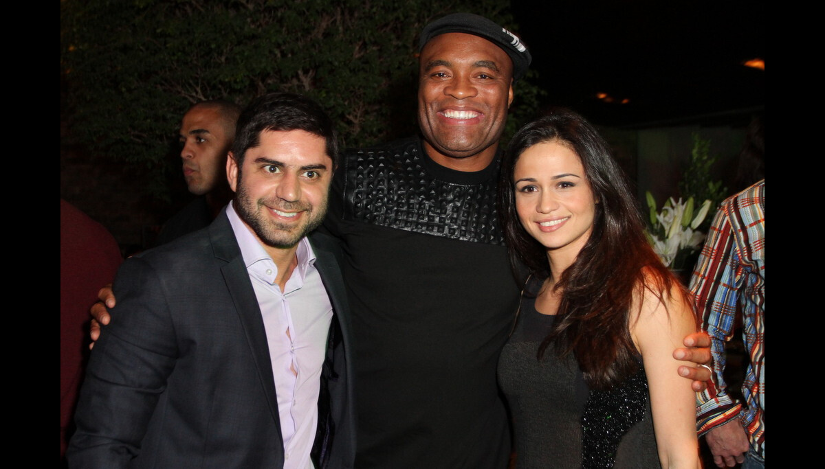 Foto: Nanda Costa posa com Anderson Silva e o médico Márcio Tannure em ...