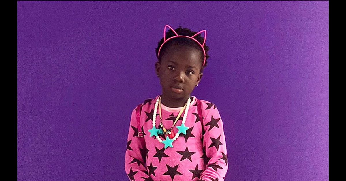 Títi sempre aparece com looks coloridos e cheios de estilo nas redes ...