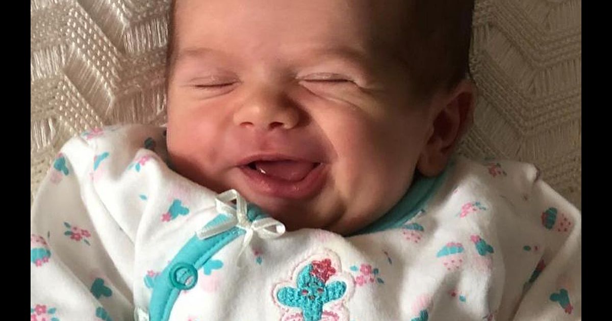 É impossível não babar pela filha de Thaeme, Liz, de 1 mês - Purepeople