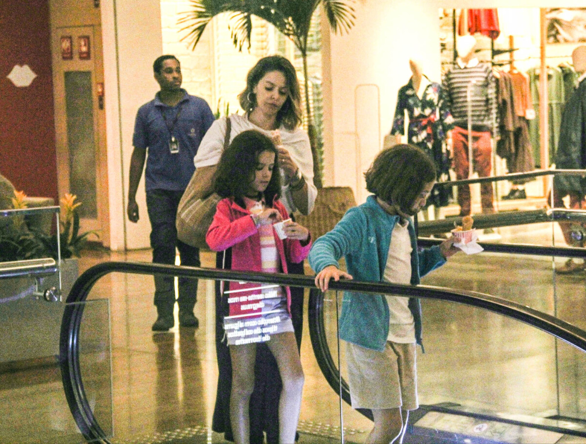 Foto: Bianca Rinaldi e as filhas gemêas exibem cabelo com novo corte ...