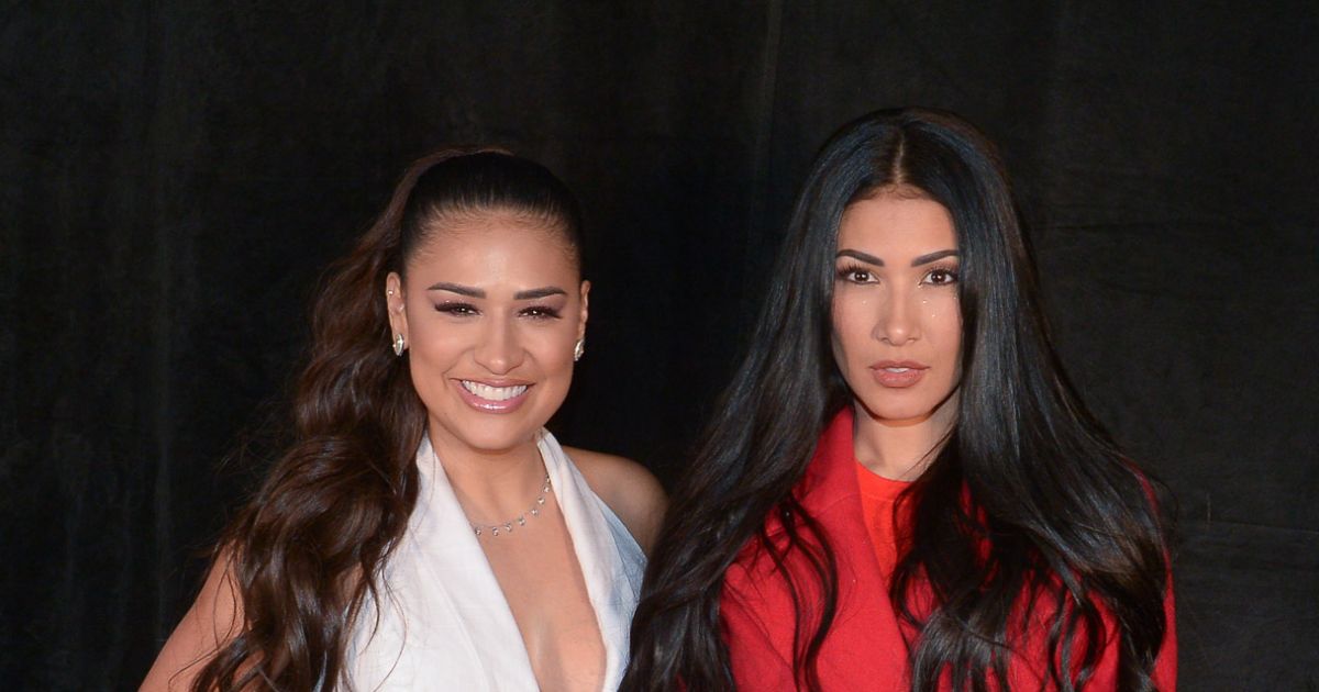 Simone e Simaria receberam álbum de Platina de 'Aperte o Play' e single ...