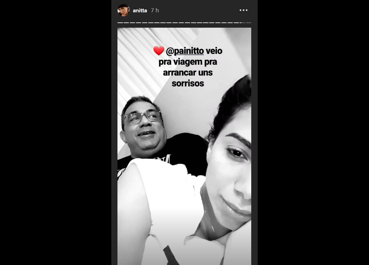 Foto: Pai de Anitta está viajando com a cantora - Purepeople