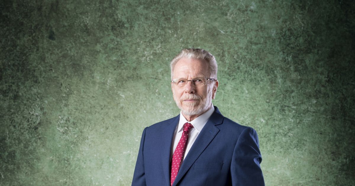 Eric (Jonas Bloch) morre após ameaçar Diogo (Armando Babaioff) na ...