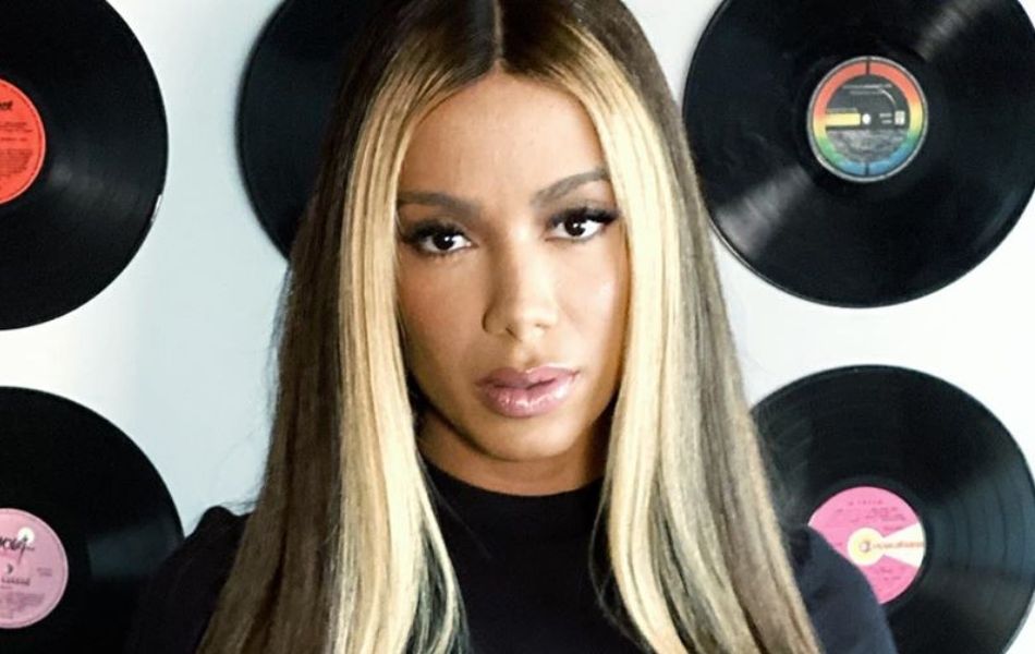 Anitta grávida? Cantora segue médica no Instagram e gera especulação ...