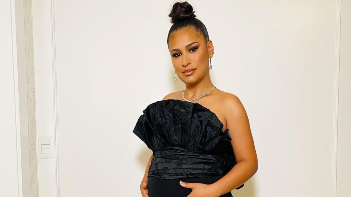 Foto: Na gravidez, Simone investe em look estiloso - Purepeople