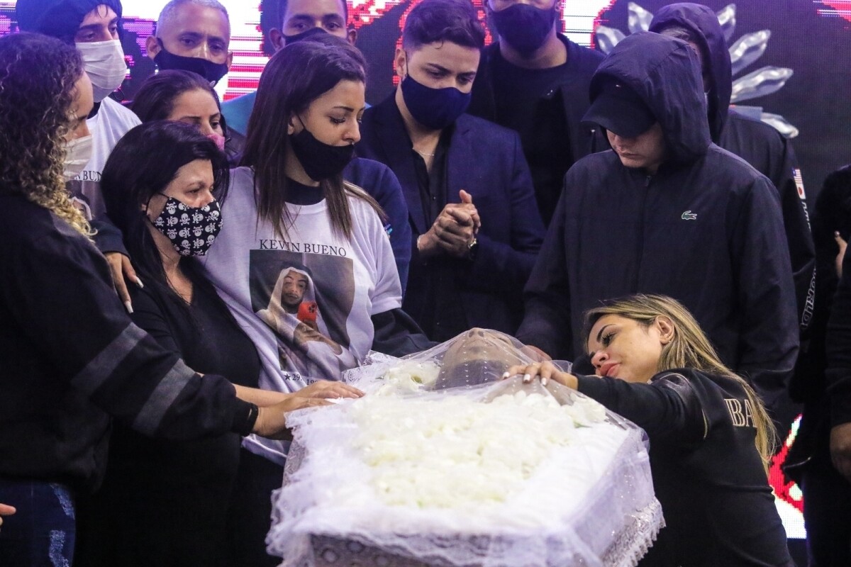Foto: MC Kevin morreu após cair do 5º andar de um hotel na Barra da ...