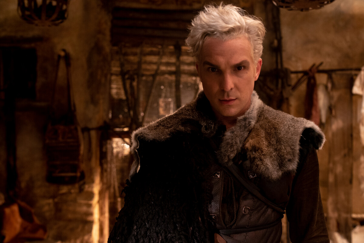Foto: Na novela 'Gênesis', Lúcifer (Igor Rickli) finge confundir Bila ...