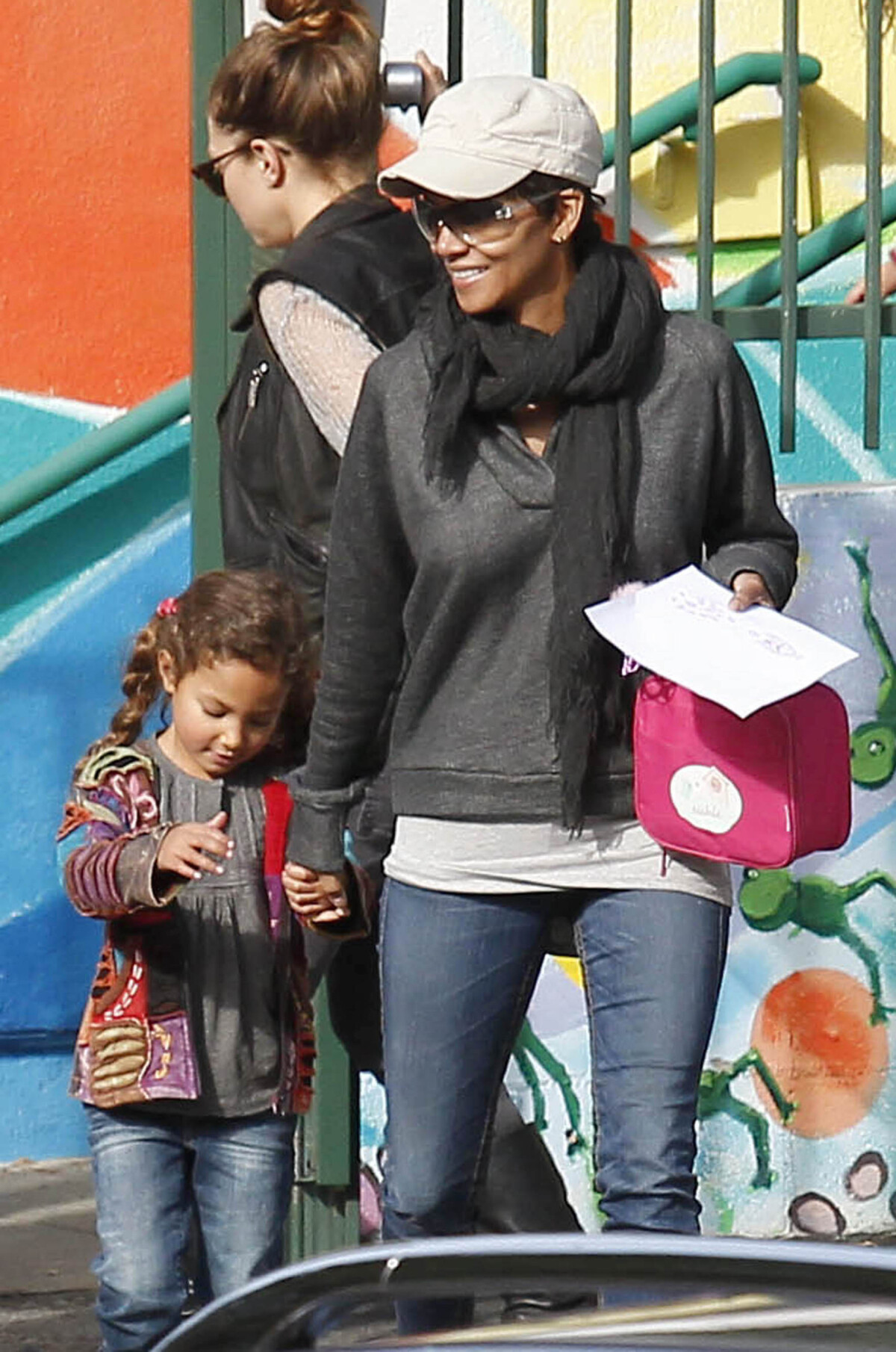 Halle Berry Filha Nahla Autista Halle Berry & Nahla: Pretty In Pink: