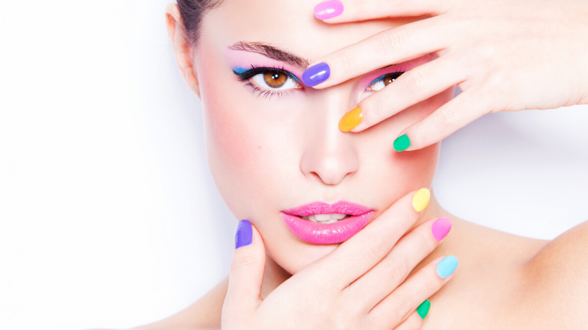 Foto: Unhas coloridas estão na moda e você já pode se preparar para a ...