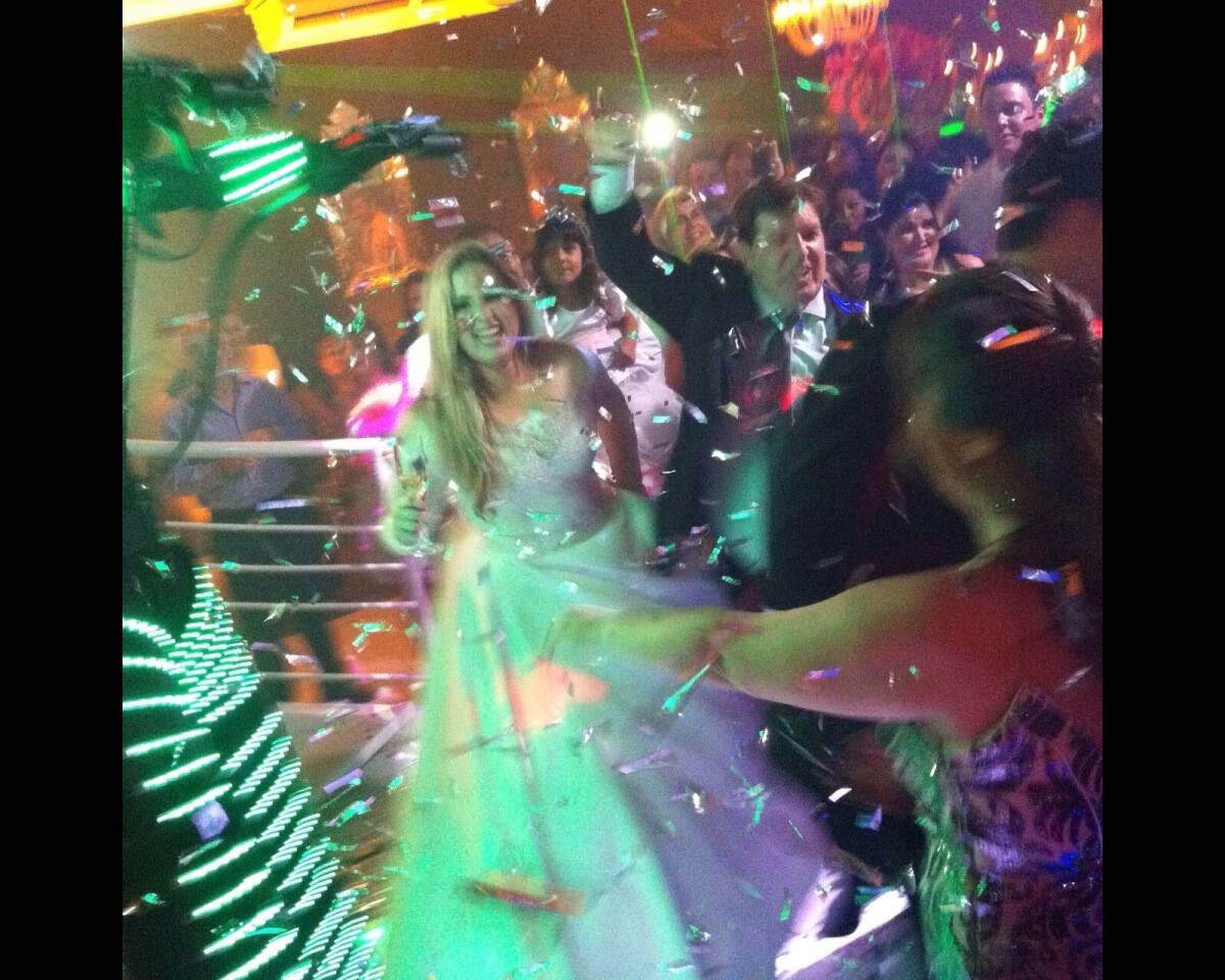 Foto: Ingrid Fridman se diverte em festa de casamento com Roboled ...