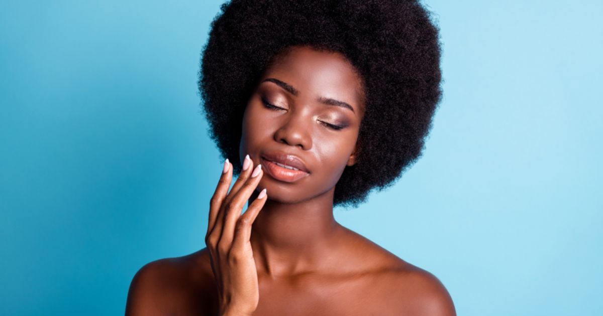 Skincare para a pele negra: confira a seguir produtos essenciais sua ...