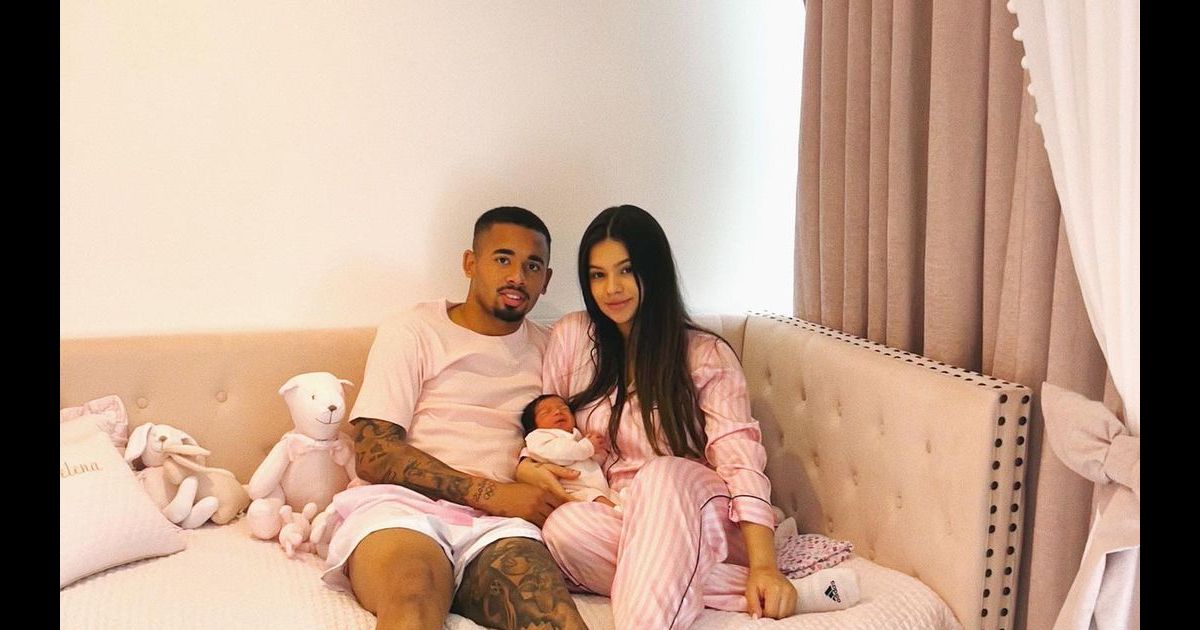 Helena, filha de Gabriel Jesus e Raiane Lima, nasceu no dia 24 de maio ...