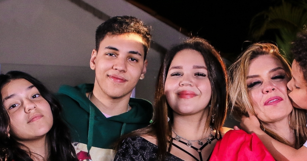 Filhos de Simony fazem homenagens emocionantes à mãe após diagnóstico ...