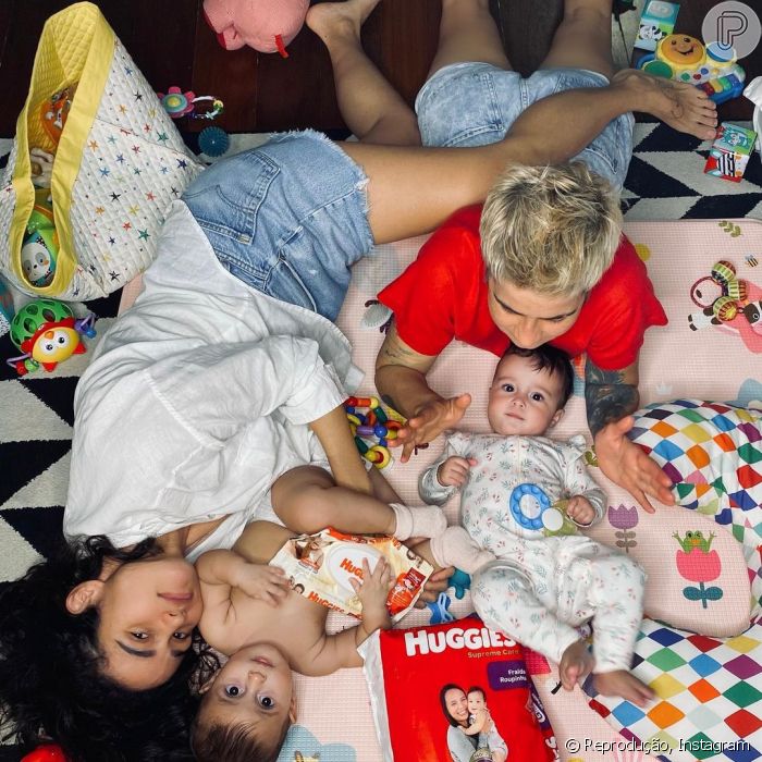 Nanda Costa e Lan Lanh falaram sobre a rotina com as filhas gêmeas ...