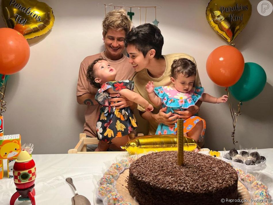 Filhas de Nanda Costa completam 1 ano e atriz comemora aniversário das ...