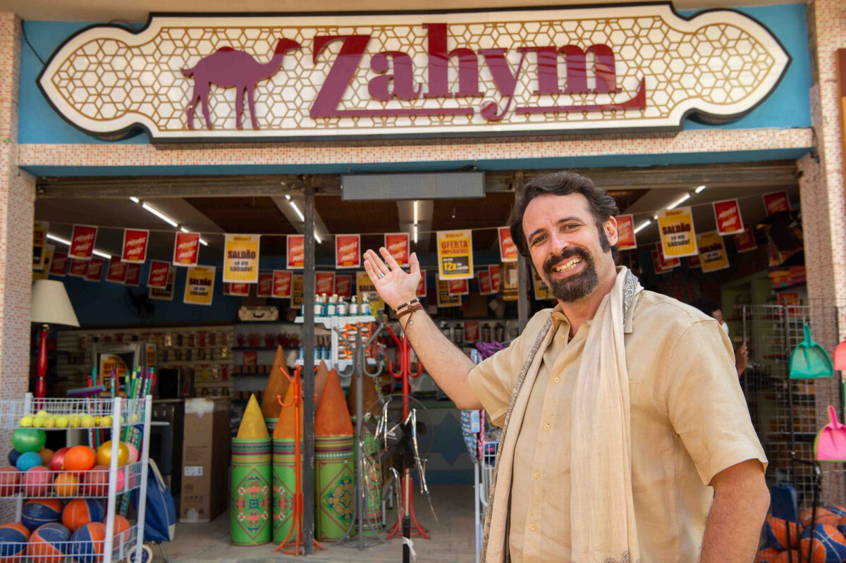 Foto: Novela 'Mar do Sertão': Zahym (César Ferrario) flagra Labibe ...