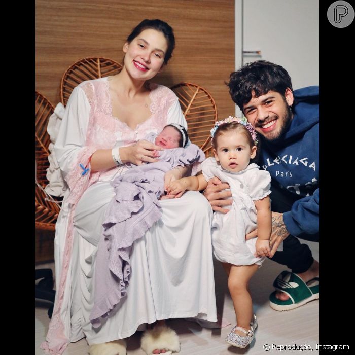 Maria Flor e Maria Alice aparecem com os pais, Virgínia Fonseca e Zé ... Maria Flor e Maria Alice aparecem com os pais, Virgínia Fonseca e Zé ...