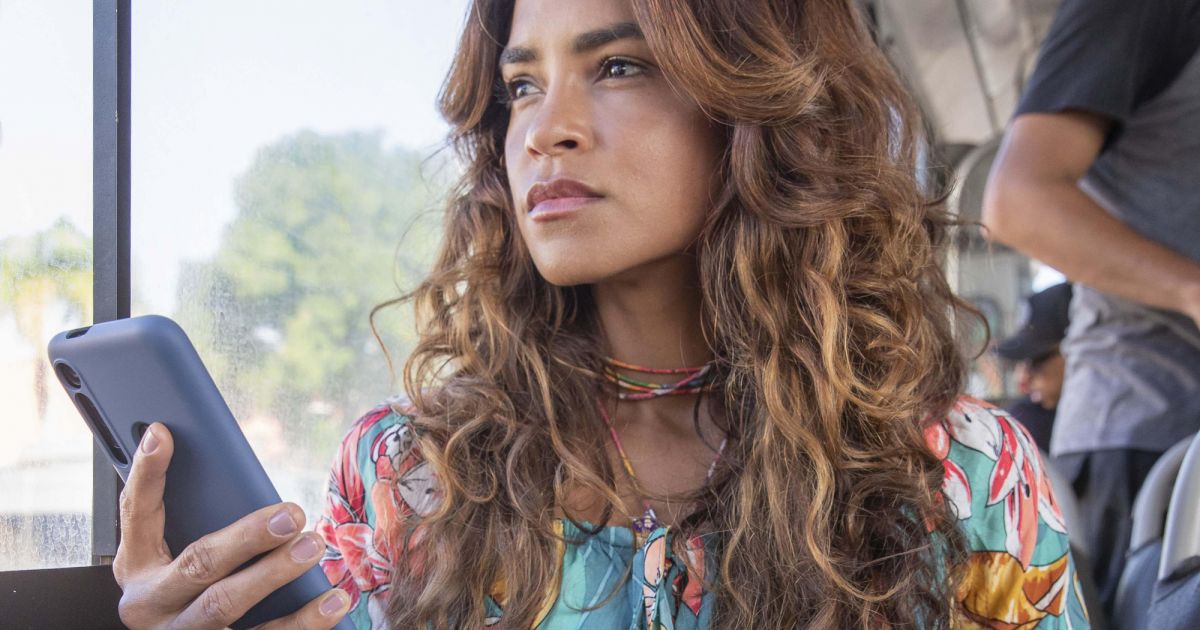 Brisa (Lucy Alves) e Oto (Romulo Estrela) se reencontram no capítulo de ...