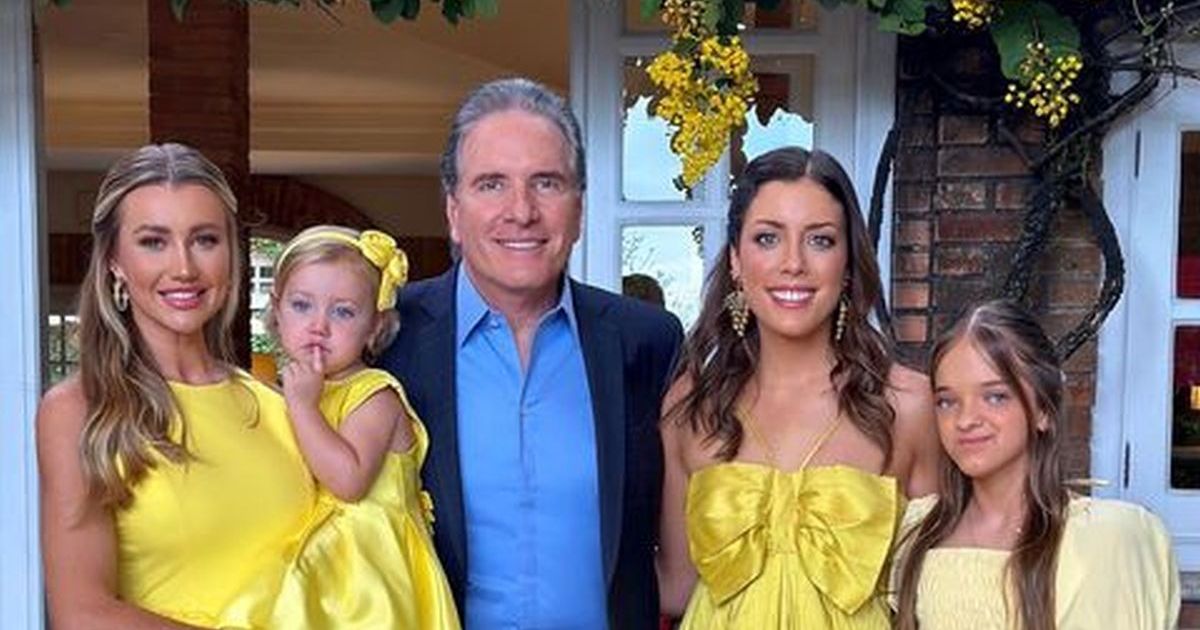 Roberto Justus com a mulher e as filhas Vicky, Rafaella e Fabiana ...