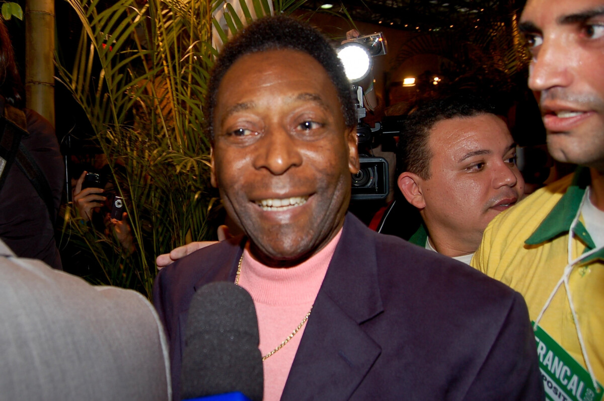 Foto: Pelé faz tratamento contra um câncer de colón - Purepeople