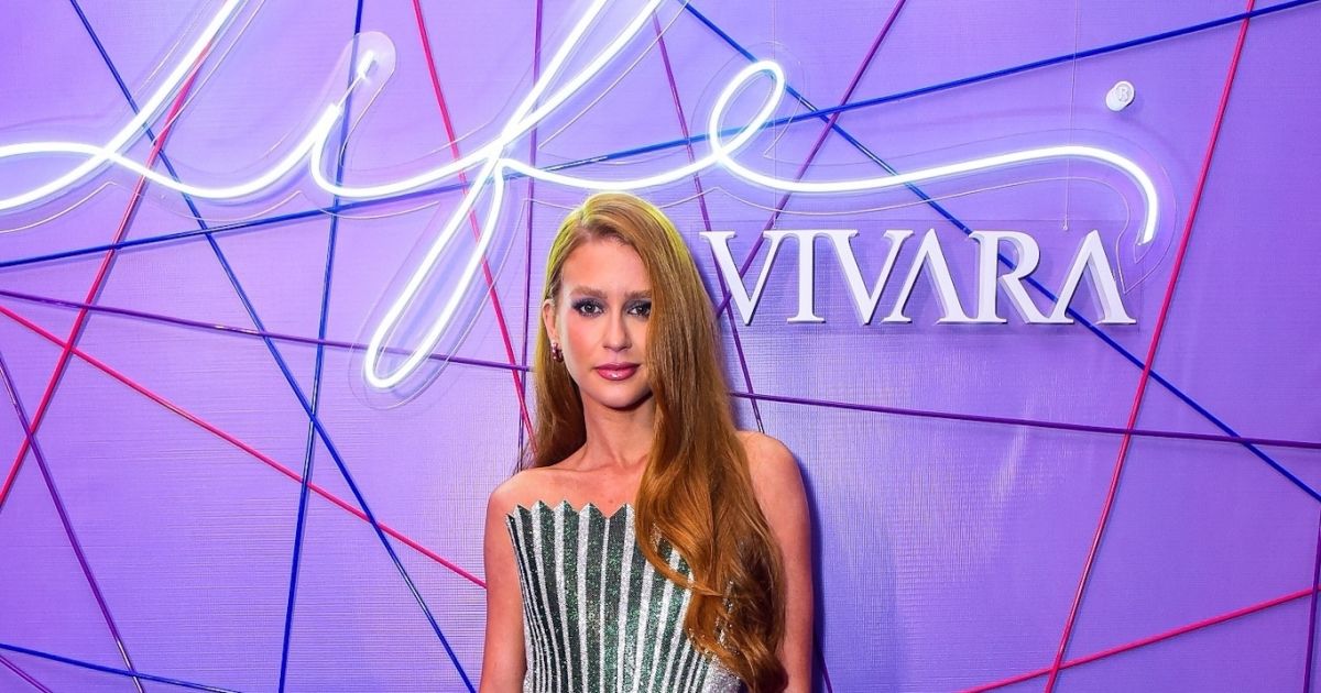 A atriz Marina Ruy Barbosa é fã de composições com brilho - Purepeople