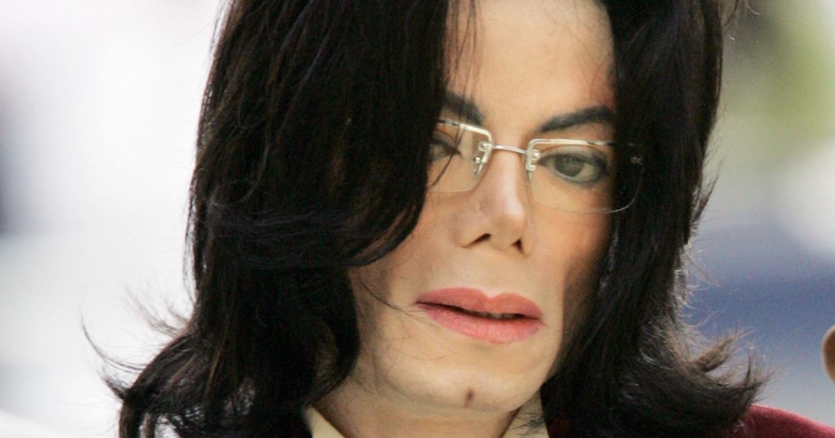 O caixão de Michael Jackson permaneceu fechado durante o velório do ...