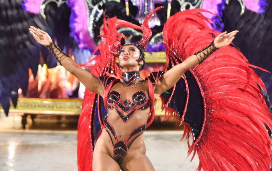 Carnaval 2023: Dandara Mariana deixa corpo à mostra com fantasia recortada no Salgueiro. Fotos ...