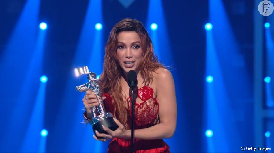 Anitta 30 anos: cantora reúne memes inusitados e divertidos e prova que ...