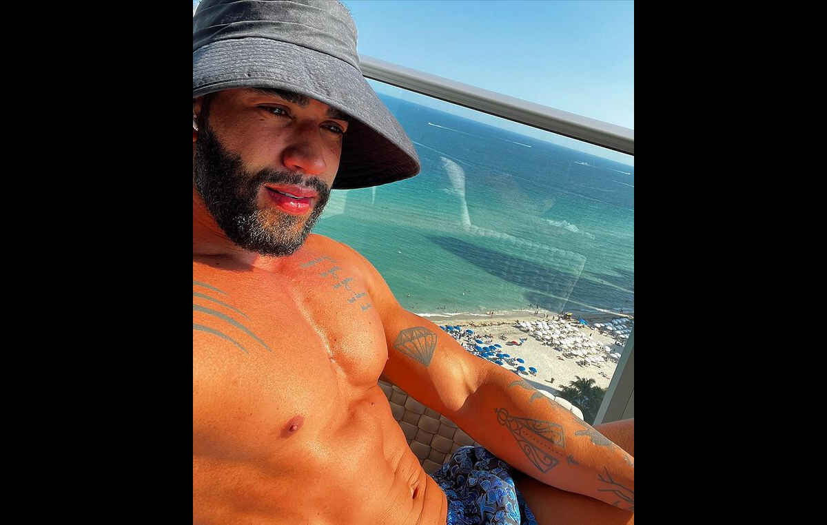 Foto: Gusttavo Lima surgiu sem camisa e de sunga em novas fotos na web ...
